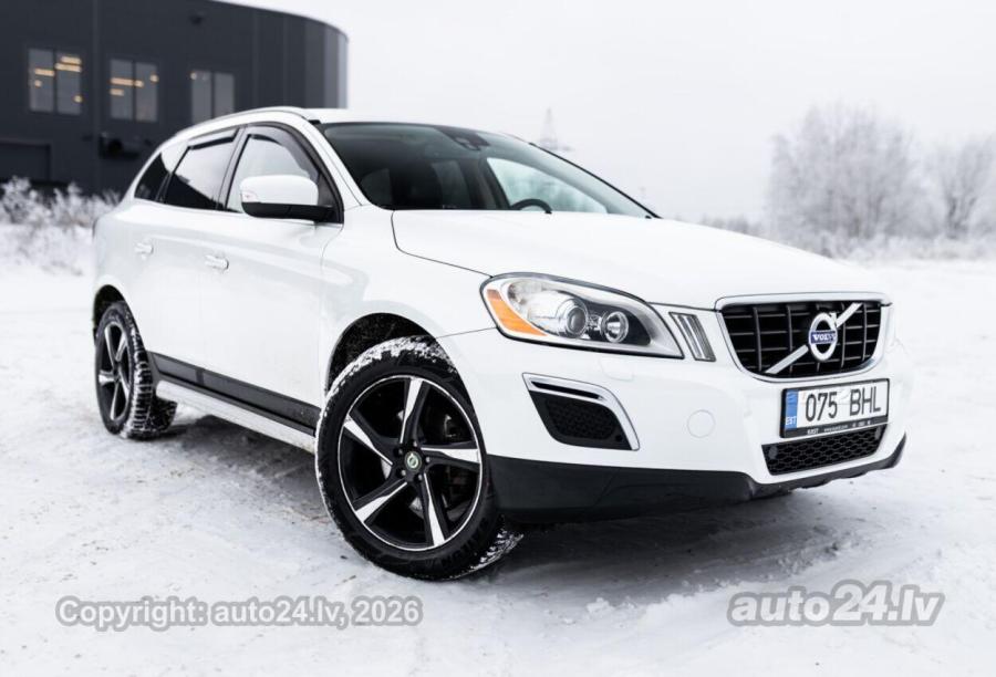 White Volvo XC60 2010 in Tallinn, with an engine capacity of 2.40 L and mileage of 340 thousand km for 7499 €, photo 1 on AUTOMOTO.COM.LV