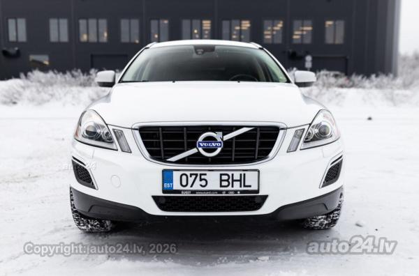 Balts Volvo XC60 2010 Tallina, ar dzinēja tilpumu 2.40 L un nobraukumu 340 tūkst. km par 7499 €, foto 2 vietnē AUTOMOTO.COM.LV