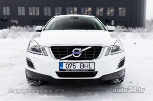 White Volvo XC60 2010 in Tallinn, with an engine capacity of 2.40 L and mileage of 340 thousand km for 7499 €, photo 2 on AUTOMOTO.COM.LV