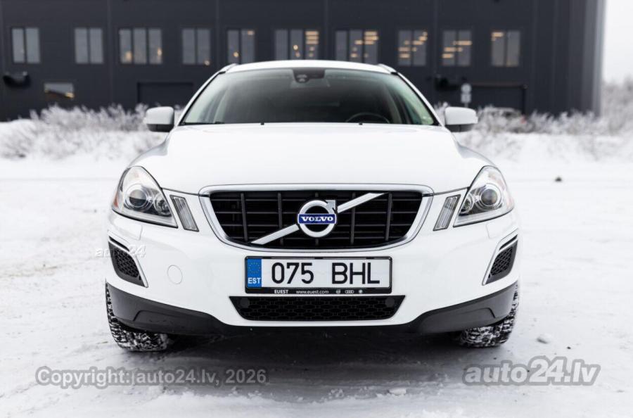 White Volvo XC60 2010 in Tallinn, with an engine capacity of 2.40 L and mileage of 340 thousand km for 7499 €, photo 2 on AUTOMOTO.COM.LV