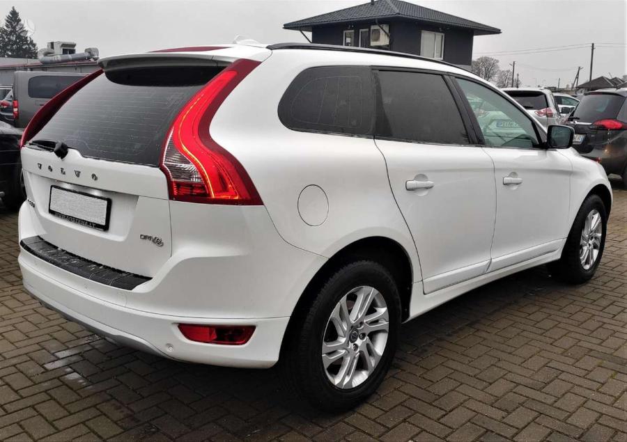 White Volvo XC60 2010 in Taurage, with an engine capacity of 1.98 L and mileage of 183 thousand km for 7999 €, photo 2 on AUTOMOTO.COM.LV