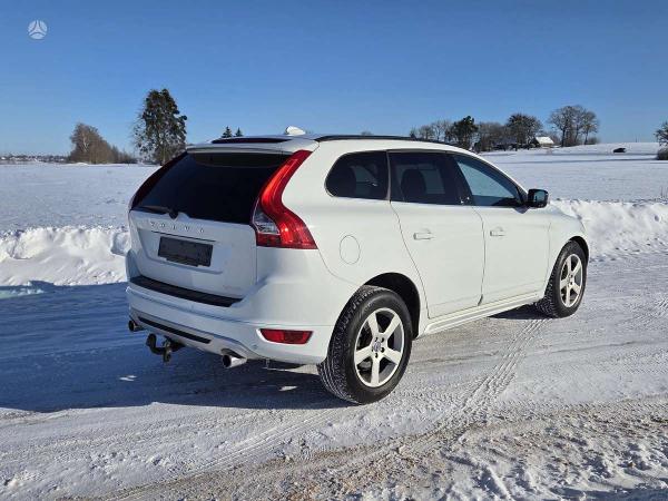 White Volvo XC60 2010 in Kaunas, with an engine capacity of 2.40 L and mileage of 288 thousand km for 7950 €, photo 4 on AUTOMOTO.COM.LV