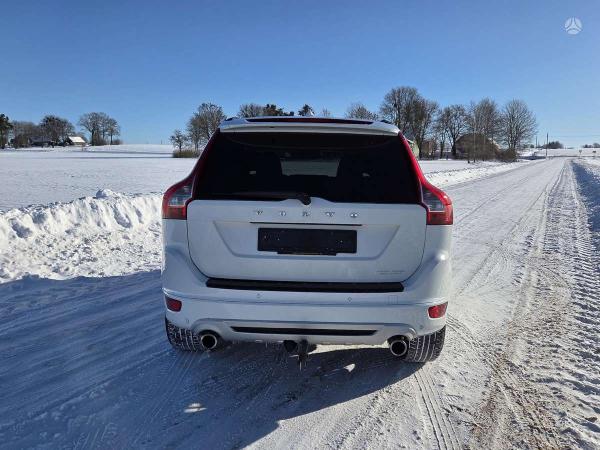 White Volvo XC60 2010 in Kaunas, with an engine capacity of 2.40 L and mileage of 288 thousand km for 7950 €, photo 5 on AUTOMOTO.COM.LV