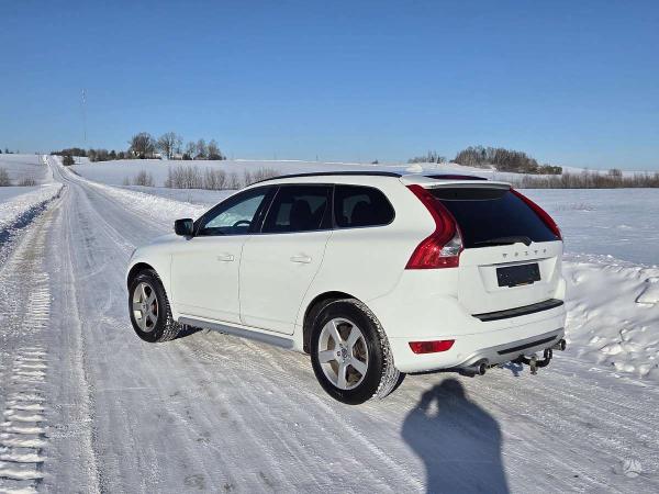 White Volvo XC60 2010 in Kaunas, with an engine capacity of 2.40 L and mileage of 288 thousand km for 7950 €, photo 6 on AUTOMOTO.COM.LV