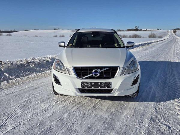 White Volvo XC60 2010 in Kaunas, with an engine capacity of 2.40 L and mileage of 288 thousand km for 7950 €, photo 8 on AUTOMOTO.COM.LV