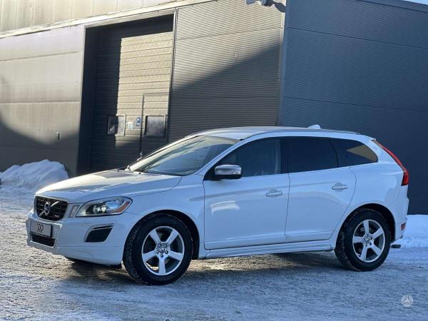 Balts Volvo XC60 2010 Kauņa, ar dzinēja tilpumu 2.40 L un nobraukumu 233 tūkst. km par 8990 €, foto 1 vietnē AUTOMOTO.COM.LV