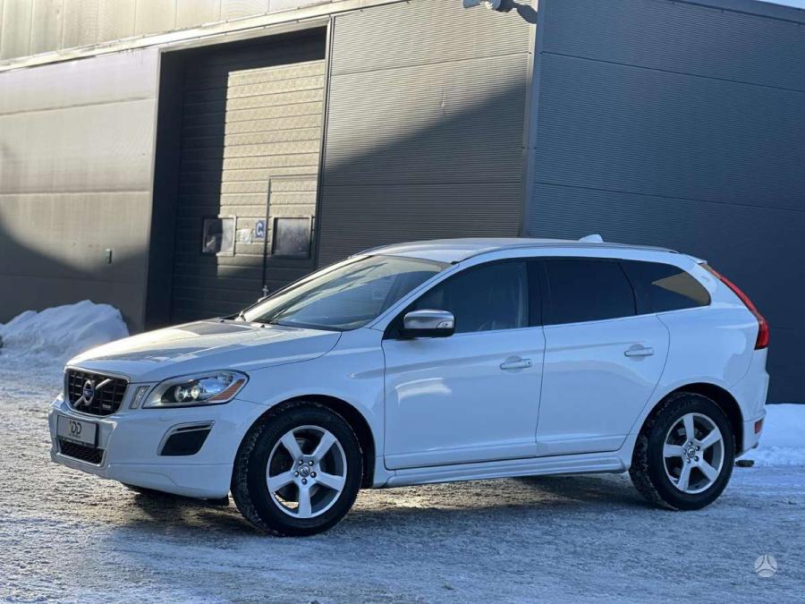 Balts Volvo XC60 2010 Kauņa, ar dzinēja tilpumu 2.40 L un nobraukumu 233 tūkst. km par 8990 €, foto 1 vietnē AUTOMOTO.COM.LV