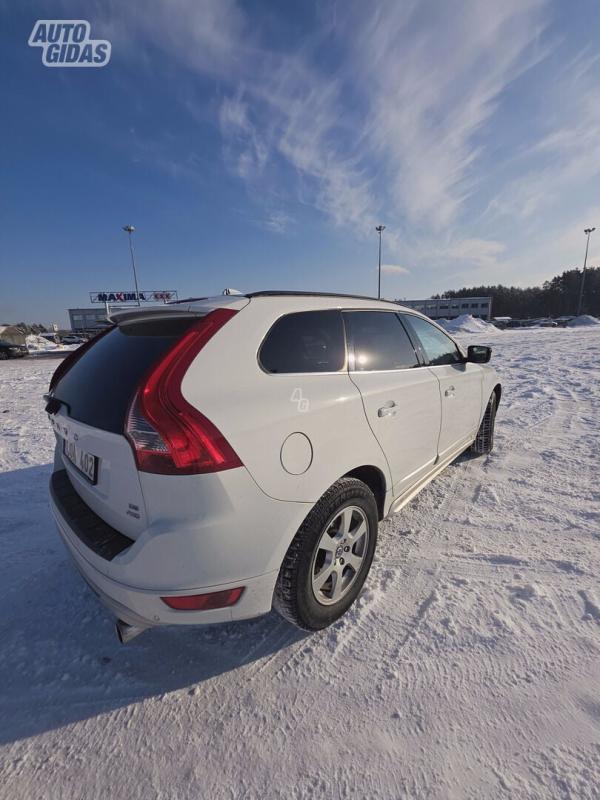 White Volvo XC60 2010 in Vilnius, with an engine capacity of 2.40 L and mileage of 366 thousand km for 4000 €, photo 3 on AUTOMOTO.COM.LV