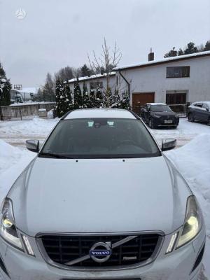 Balts Volvo XC60 2010 Viļņa, ar dzinēja tilpumu 2.40 L un nobraukumu 281 tūkst. km par 7250 €, foto  vietnē AUTOMOTO.COM.LV