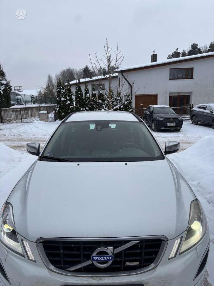 Balts Volvo XC60 2010 Viļņa, ar dzinēja tilpumu 2.40 L un nobraukumu 281 tūkst. km par 7250 €, foto 1 vietnē AUTOMOTO.COM.LV