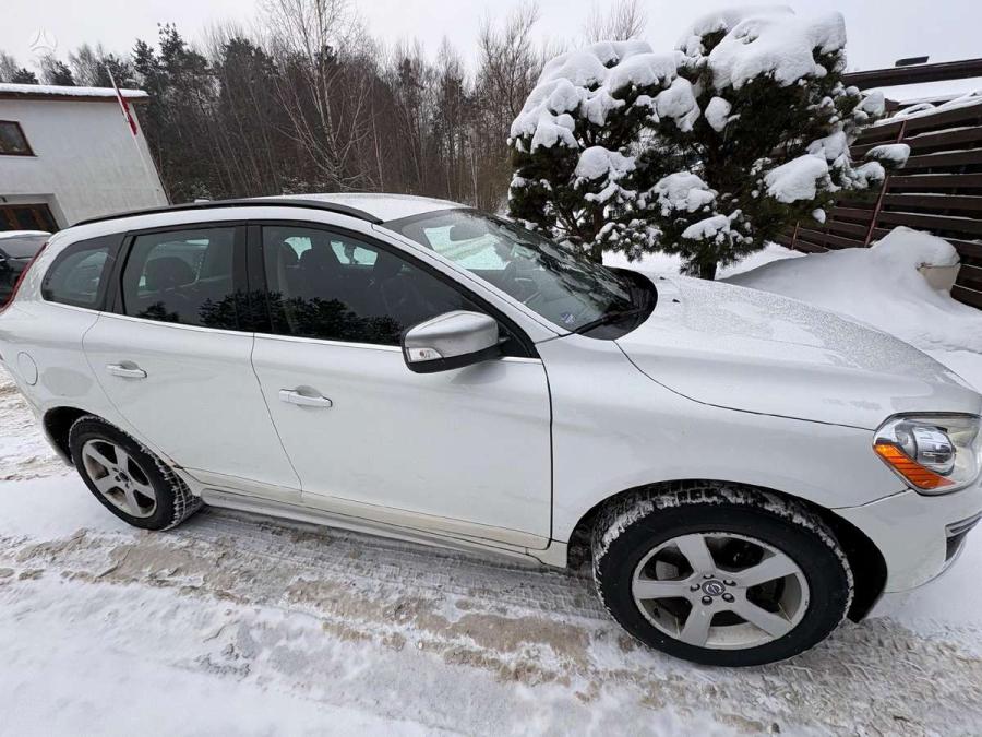Balts Volvo XC60 2010 Viļņa, ar dzinēja tilpumu 2.40 L un nobraukumu 281 tūkst. km par 7250 €, foto 10 vietnē AUTOMOTO.COM.LV