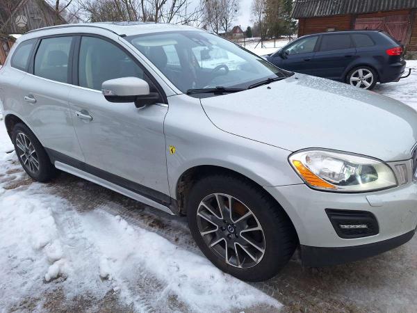 Balts Volvo XC60 2010 Širvintos, ar dzinēja tilpumu 2.40 L un nobraukumu 259 tūkst. km par 8700 €, foto 2 vietnē AUTOMOTO.COM.LV