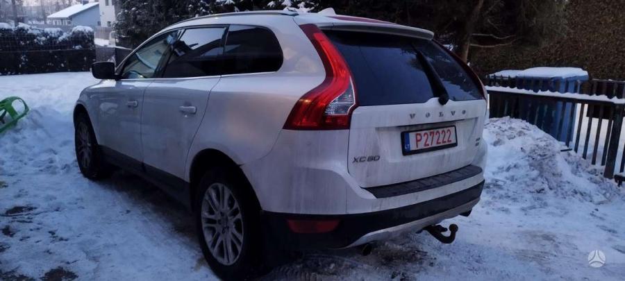 Balts Volvo XC60 2010 Kauņa, ar dzinēja tilpumu 2.40 L un nobraukumu 417 tūkst. km par 3900 €, foto 1 vietnē AUTOMOTO.COM.LV