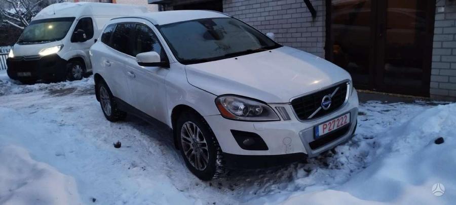 Balts Volvo XC60 2010 Kauņa, ar dzinēja tilpumu 2.40 L un nobraukumu 417 tūkst. km par 3900 €, foto 3 vietnē AUTOMOTO.COM.LV