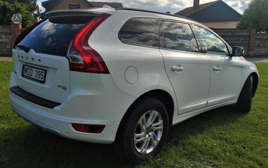 Balts Volvo XC60 2010 Tauragė, ar dzinēja tilpumu 1.98 L un nobraukumu 183 tūkst. km par 7750 €, foto 1 vietnē AUTOMOTO.COM.LV