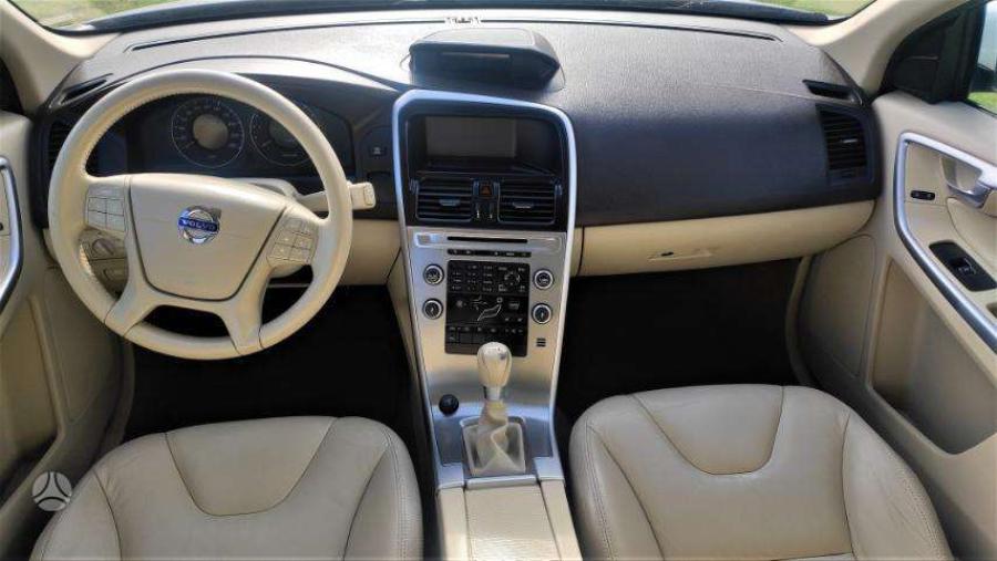 Balts Volvo XC60 2010 Tauragė, ar dzinēja tilpumu 1.98 L un nobraukumu 183 tūkst. km par 7750 €, foto 2 vietnē AUTOMOTO.COM.LV