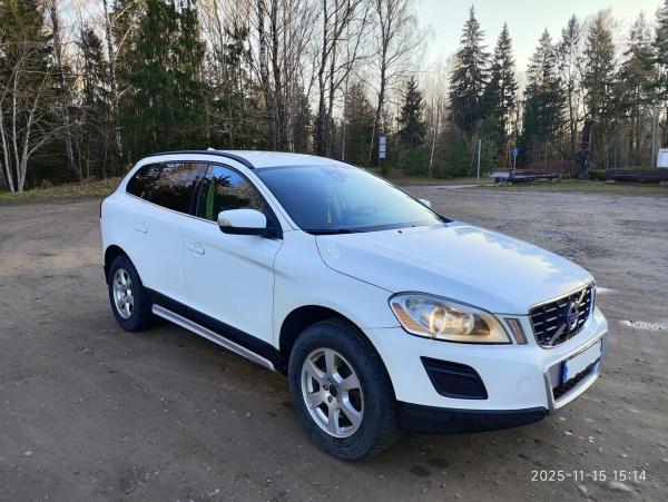 White Volvo XC60 2010 in Radviliskis, with an engine capacity of 2.00 L and mileage of 337 thousand km for 6500 €, photo 7 on AUTOMOTO.COM.LV