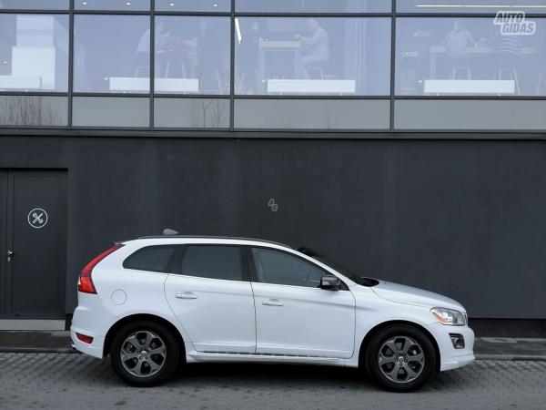 White Volvo XC60 2010 in Vilnius, with an engine capacity of 2.40 L and mileage of 247 thousand km for 7400 €, photo 4 on AUTOMOTO.COM.LV