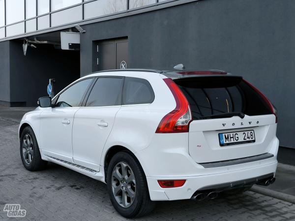 White Volvo XC60 2010 in Vilnius, with an engine capacity of 2.40 L and mileage of 247 thousand km for 7400 €, photo 7 on AUTOMOTO.COM.LV