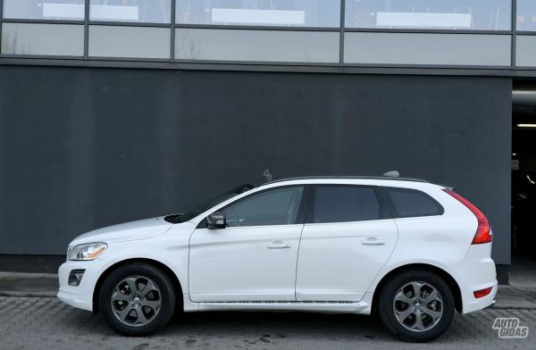 White Volvo XC60 2010 in Vilnius, with an engine capacity of 2.40 L and mileage of 247 thousand km for 7400 €, photo 8 on AUTOMOTO.COM.LV
