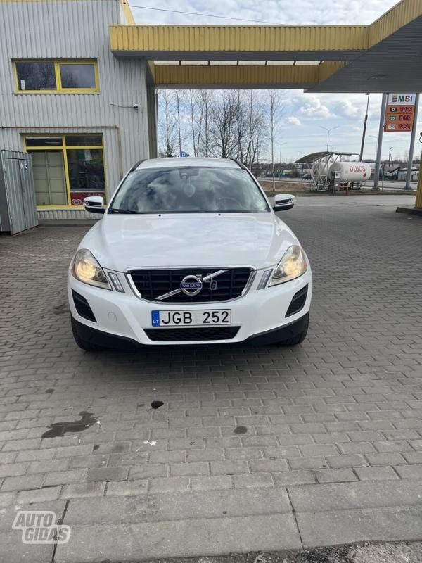 White Volvo XC60 2010 in Vilnius, with an engine capacity of 2.00 L and mileage of 365 thousand km for 4000 €, photo 1 on AUTOMOTO.COM.LV