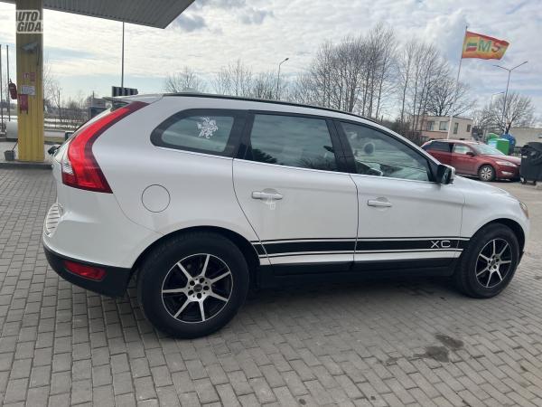 White Volvo XC60 2010 in Vilnius, with an engine capacity of 2.00 L and mileage of 365 thousand km for 4000 €, photo 4 on AUTOMOTO.COM.LV