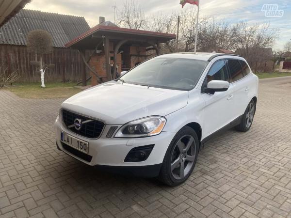 White Volvo XC60 2010 in Vilnius, with an engine capacity of 2.40 L and mileage of 296 thousand km for 6300 €, photo 1 on AUTOMOTO.COM.LV