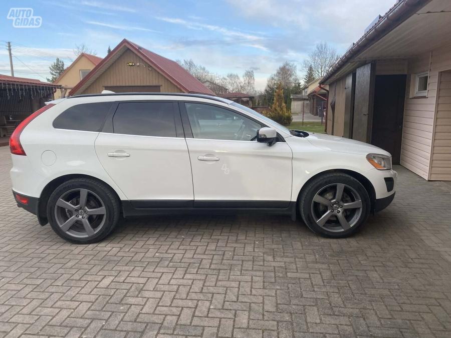 White Volvo XC60 2010 in Vilnius, with an engine capacity of 2.40 L and mileage of 296 thousand km for 6300 €, photo 5 on AUTOMOTO.COM.LV