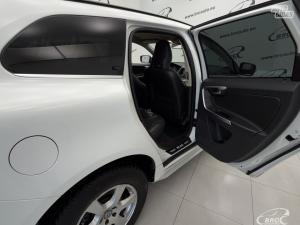 Balts Volvo XC60 2010 Avižieniai, ar dzinēja tilpumu 2.40 L un nobraukumu 358 tūkst. km par 6300 €, foto 14 vietnē AUTOMOTO.COM.LV