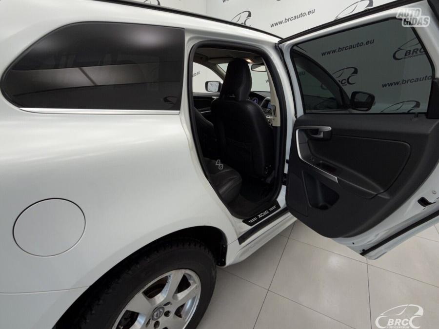 Balts Volvo XC60 2010 Avižieniai, ar dzinēja tilpumu 2.40 L un nobraukumu 358 tūkst. km par 6300 €, foto 14 vietnē AUTOMOTO.COM.LV