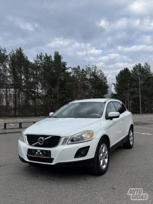 White Volvo XC60 2010 in Vilnius, with an engine capacity of 2.40 L and mileage of 270 thousand km for 6500 €, photo 3 on AUTOMOTO.COM.LV
