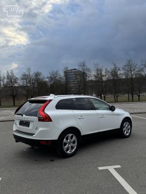 White Volvo XC60 2010 in Vilnius, with an engine capacity of 2.40 L and mileage of 270 thousand km for 6500 €, photo 5 on AUTOMOTO.COM.LV