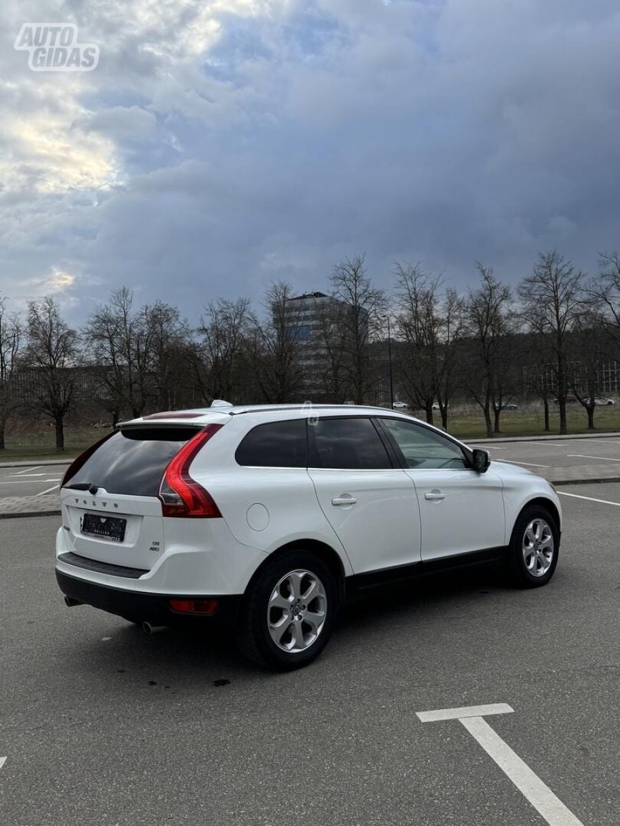 White Volvo XC60 2010 in Vilnius, with an engine capacity of 2.40 L and mileage of 270 thousand km for 6500 €, photo 5 on AUTOMOTO.COM.LV