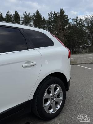 White Volvo XC60 2010 in Vilnius, with an engine capacity of 2.40 L and mileage of 270 thousand km for 6500 €, photo 8 on AUTOMOTO.COM.LV