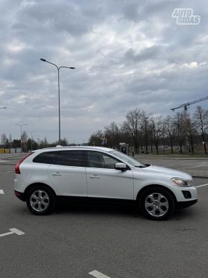 White Volvo XC60 2010 in Vilnius, with an engine capacity of 2.40 L and mileage of 270 thousand km for 6500 €, photo 10 on AUTOMOTO.COM.LV