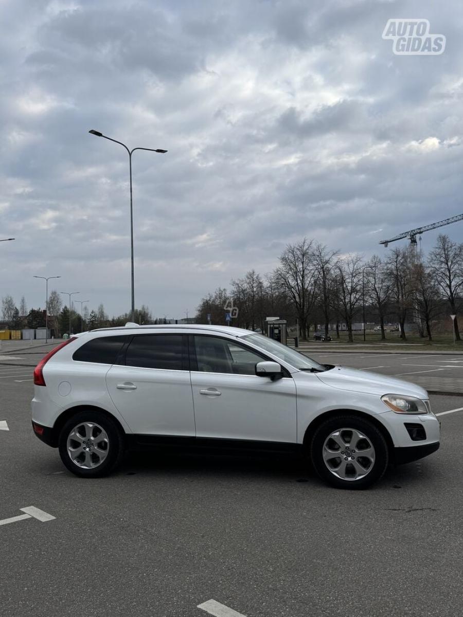 White Volvo XC60 2010 in Vilnius, with an engine capacity of 2.40 L and mileage of 270 thousand km for 6500 €, photo 10 on AUTOMOTO.COM.LV