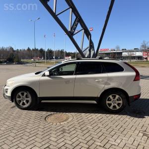 Balts Volvo XC60 2010 Valmiera, ar dzinēja tilpumu 2.40 L un nobraukumu 383 tūkst. km par 5500 €, foto 3 vietnē AUTOMOTO.COM.LV