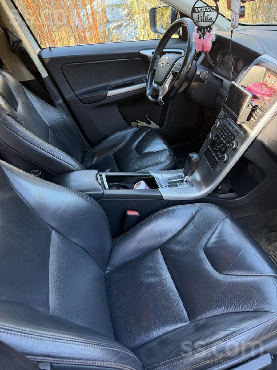 Balts Volvo XC60 2010 Valmiera, ar dzinēja tilpumu 2.40 L un nobraukumu 383 tūkst. km par 5500 €, foto 6 vietnē AUTOMOTO.COM.LV