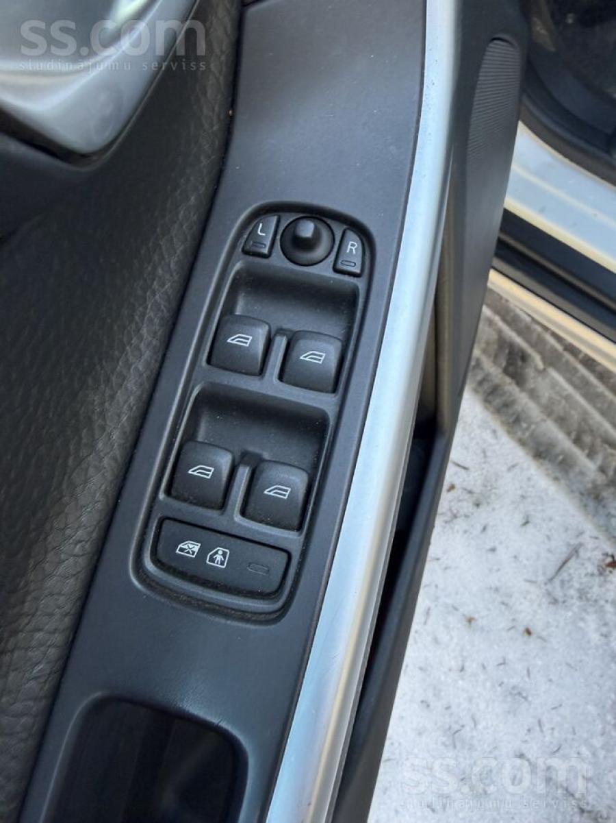 Balts Volvo XC60 2010 Valmiera, ar dzinēja tilpumu 2.40 L un nobraukumu 383 tūkst. km par 5500 €, foto 9 vietnē AUTOMOTO.COM.LV