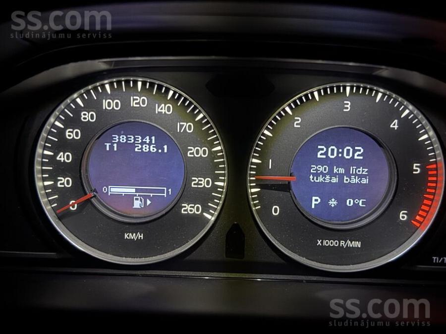 Balts Volvo XC60 2010 Valmiera, ar dzinēja tilpumu 2.40 L un nobraukumu 383 tūkst. km par 5500 €, foto 11 vietnē AUTOMOTO.COM.LV