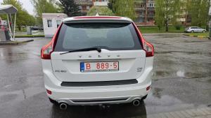 White Volvo XC60 2010 in Riga, with an engine capacity of 2.40 L and mileage of 301 thousand km for 7550 €, photo 8 on AUTOMOTO.COM.LV