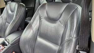 White Volvo XC60 2010 in Riga, with an engine capacity of 2.40 L and mileage of 301 thousand km for 7550 €, photo 12 on AUTOMOTO.COM.LV