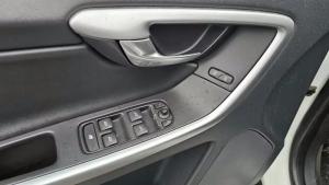 White Volvo XC60 2010 in Riga, with an engine capacity of 2.40 L and mileage of 301 thousand km for 7550 €, photo 15 on AUTOMOTO.COM.LV