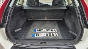 White Volvo XC60 2010 in Riga, with an engine capacity of 2.40 L and mileage of 301 thousand km for 7550 €, photo 26 on AUTOMOTO.COM.LV