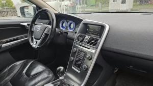 White Volvo XC60 2010 in Riga, with an engine capacity of 2.40 L and mileage of 301 thousand km for 7550 €, photo 30 on AUTOMOTO.COM.LV