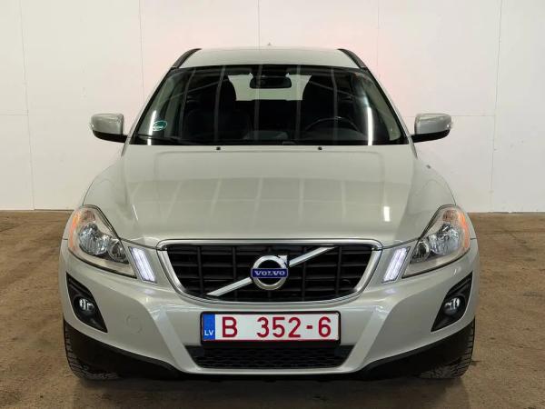 White Volvo XC60 2010 in Jurmala, with an engine capacity of 2.40 L and mileage of 281 thousand km for 8995 €, photo 5 on AUTOMOTO.COM.LV