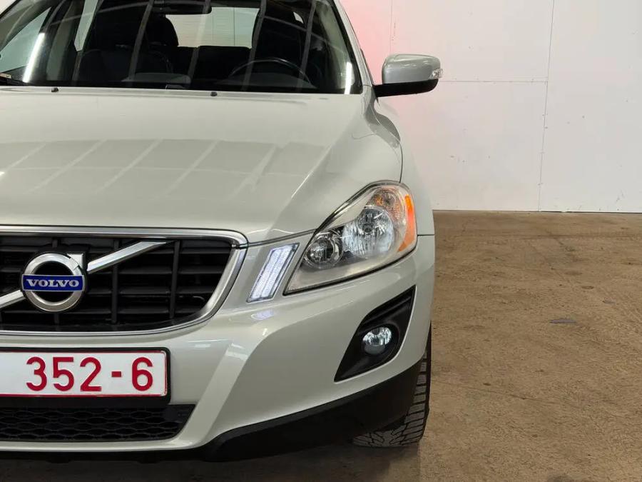 White Volvo XC60 2010 in Jurmala, with an engine capacity of 2.40 L and mileage of 281 thousand km for 8995 €, photo 7 on AUTOMOTO.COM.LV