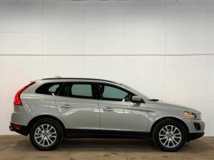 White Volvo XC60 2010 in Jurmala, with an engine capacity of 2.40 L and mileage of 281 thousand km for 8995 €, photo 8 on AUTOMOTO.COM.LV