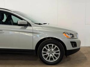 White Volvo XC60 2010 in Jurmala, with an engine capacity of 2.40 L and mileage of 281 thousand km for 8995 €, photo 10 on AUTOMOTO.COM.LV