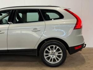 White Volvo XC60 2010 in Jurmala, with an engine capacity of 2.40 L and mileage of 281 thousand km for 8995 €, photo 13 on AUTOMOTO.COM.LV